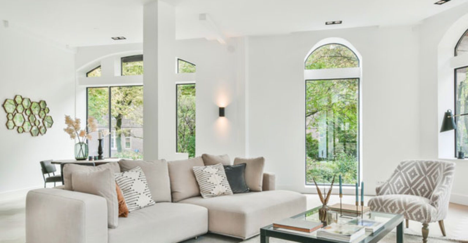 7 Best White Paint for Rooms with Lots of Natural Light