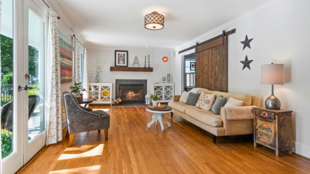 How to Arrange a Rectangular Living Room To Maximizing Space