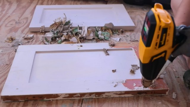 How to Remove Paint from Kitchen Cabinets: DIY Guide